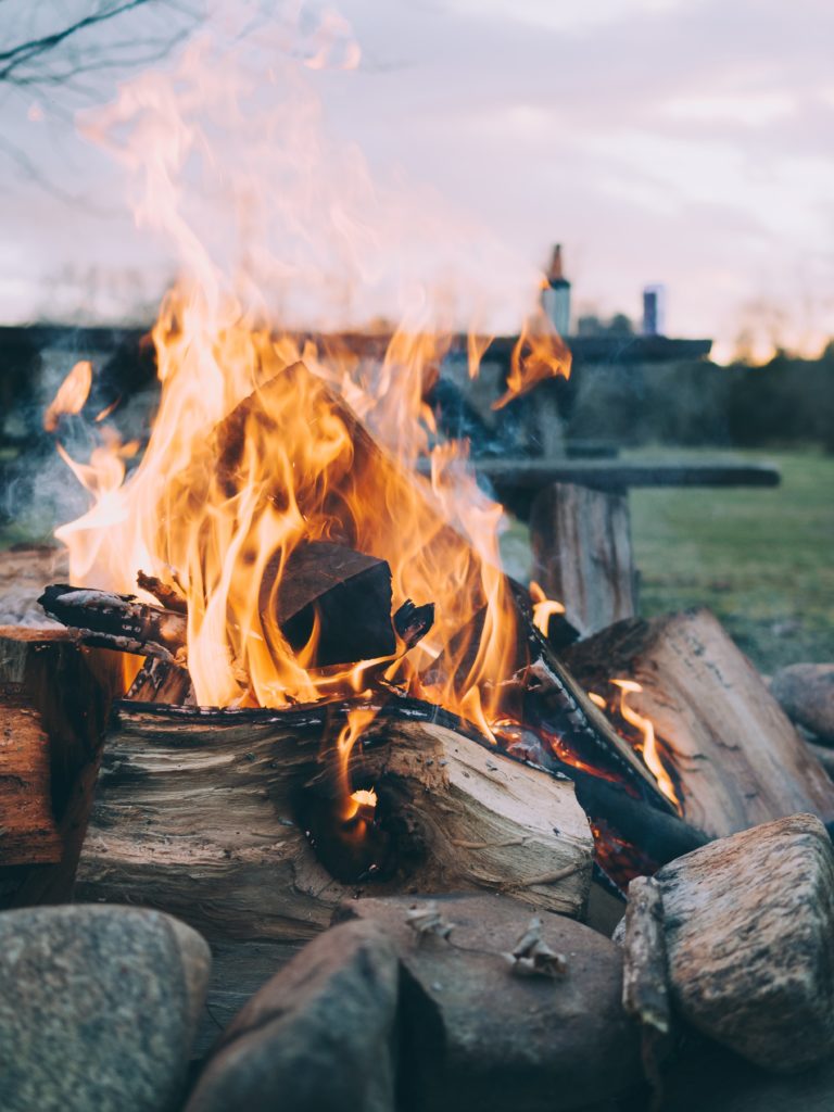 The Sign Depot » Best Campfire Recipes To Try Out At Your Cottage Or Cabin